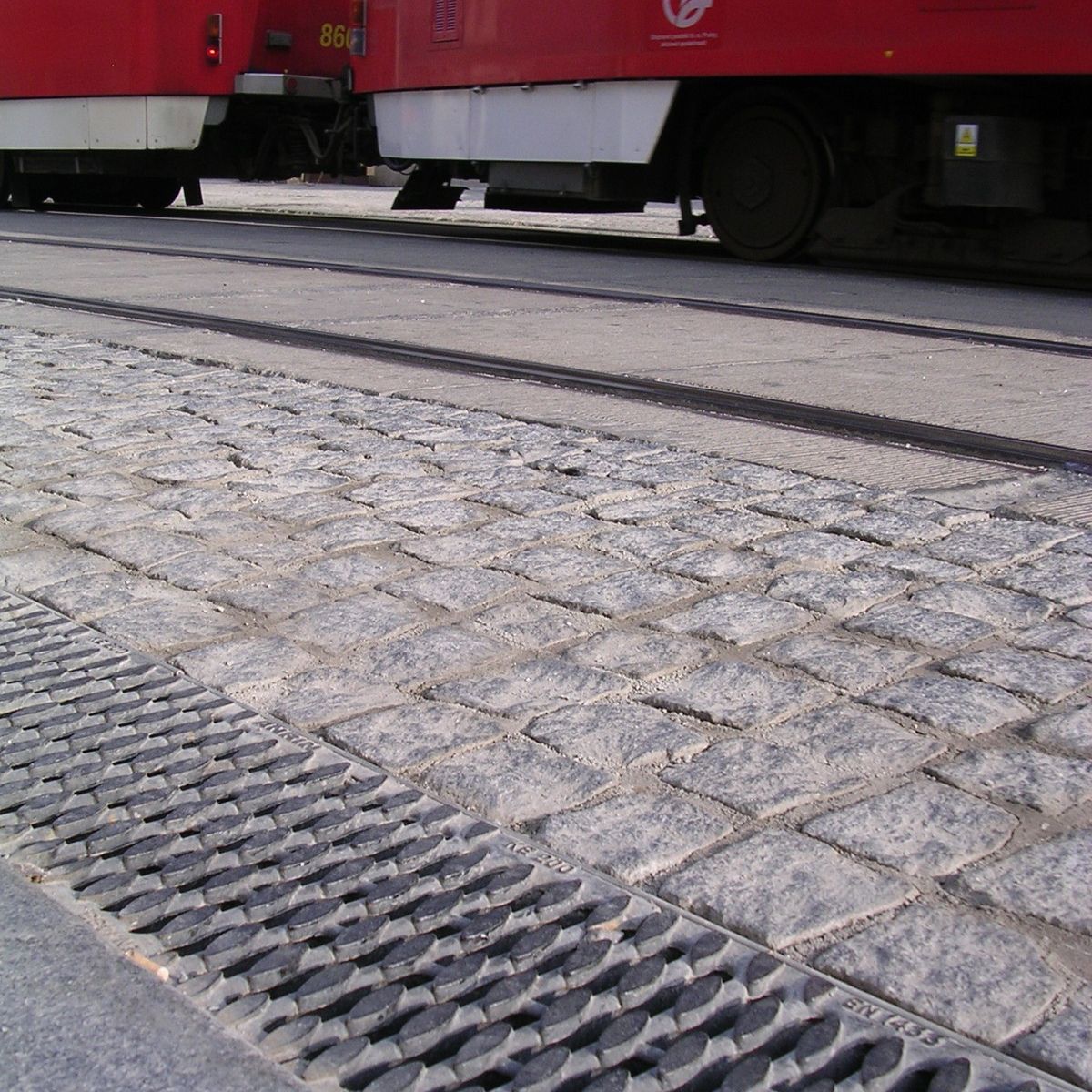 ANRIN SLOTTED KE-100 GRATING EDGE PROTECTION | BauTech Systems Ltd ...