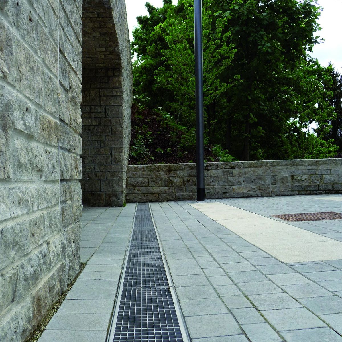 ANRIN MESH GRATING SELF-100 KI | BauTech Systems Ltd - Building Materials